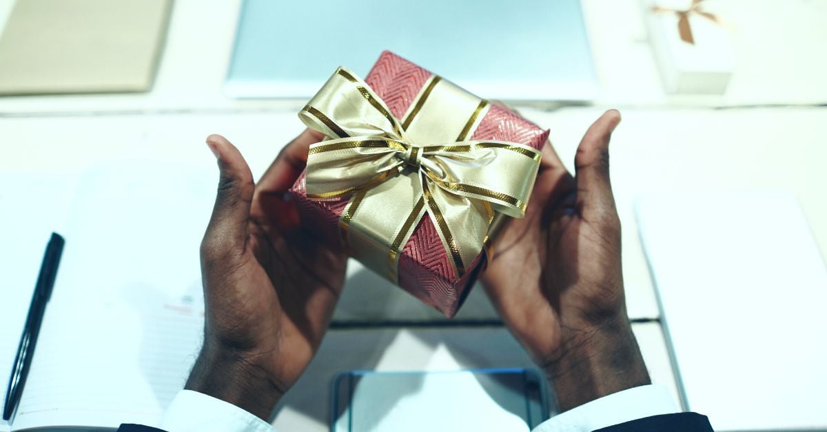 How to Manage Connected Persons and Personal Relationships